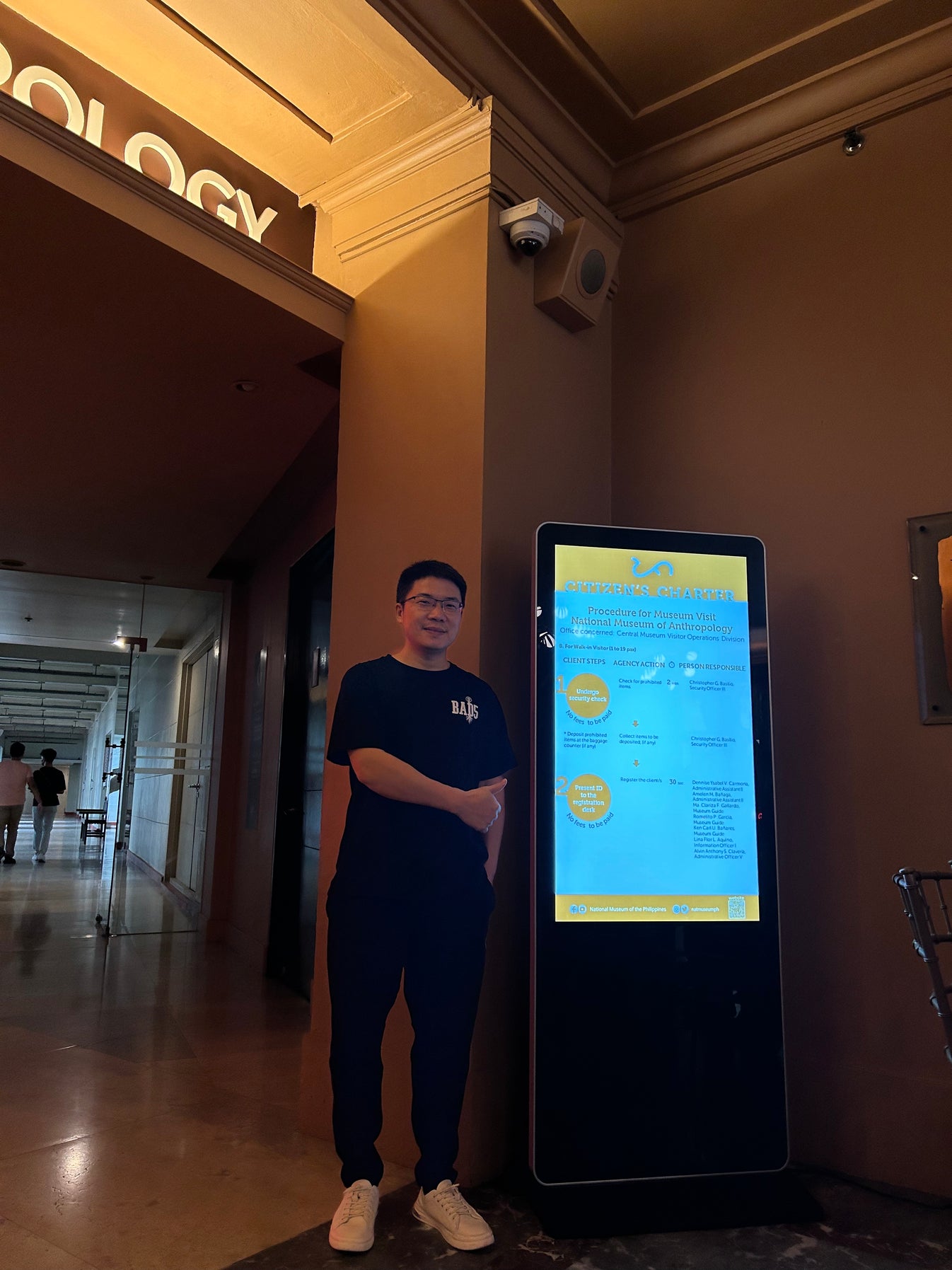 Floorstanding Digital Display TV 43" touchscreen – Air Master Ph